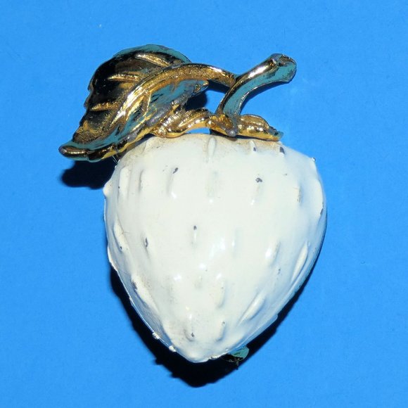 Celebrity NY | Jewelry | Vintage Signed Celebrity Ny Strawberry Brooch ...